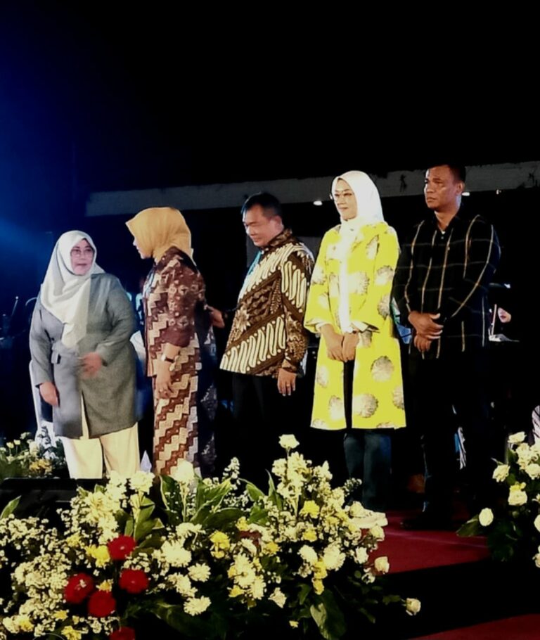 Pisah sambut Bupati dan Wakil Bupati dilaksanakan di Taman Pasanggrahan ... Pisah sambut Bupati dan Wakil Bupati dilaksanakan di Taman Pasanggrahan ...